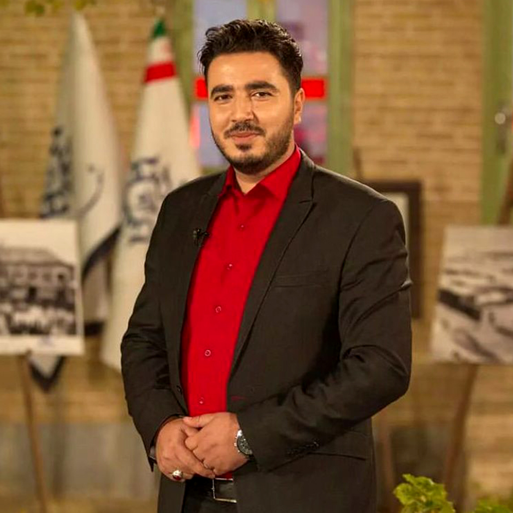 امید کریمی مجری صحنه، تهیه کننده رادیو، گوینده پادکست، کتاب صوتی و مدرس ...
